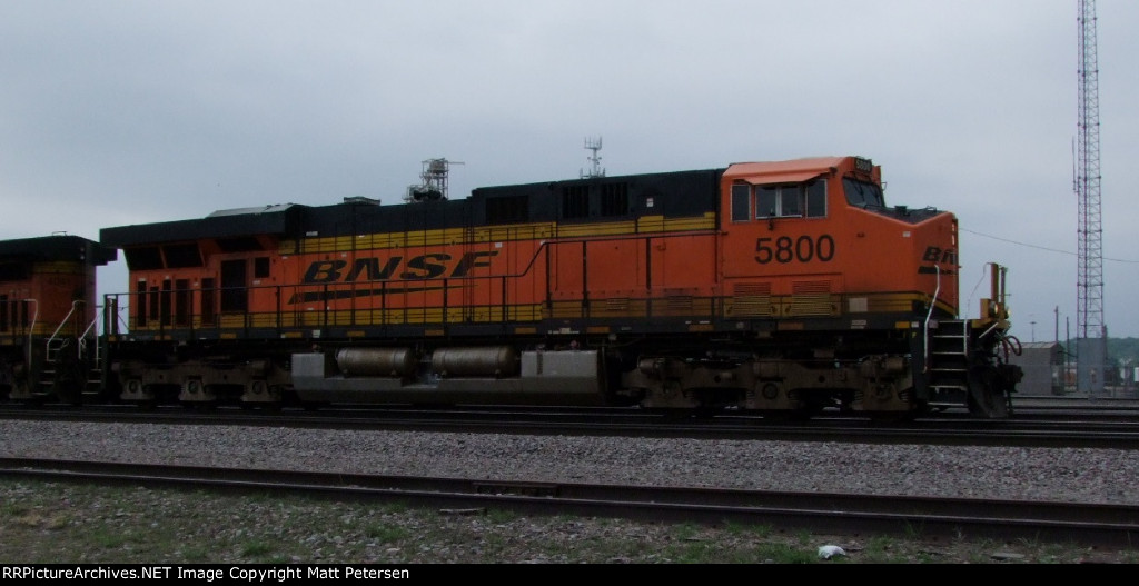 BNSF 5800